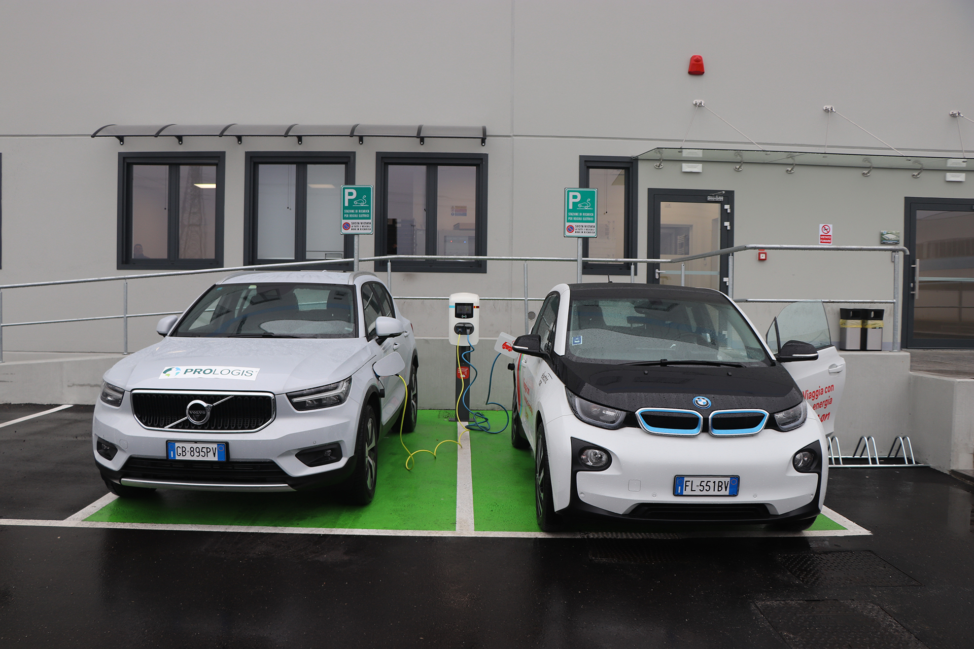 Prologis installs its first electric vehicle charging column | Prologis